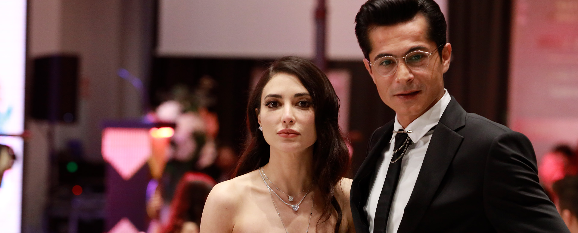 Serialul Adevărul ascuns (Mahkum: Şehrin Krallarî) e disponibil online ...